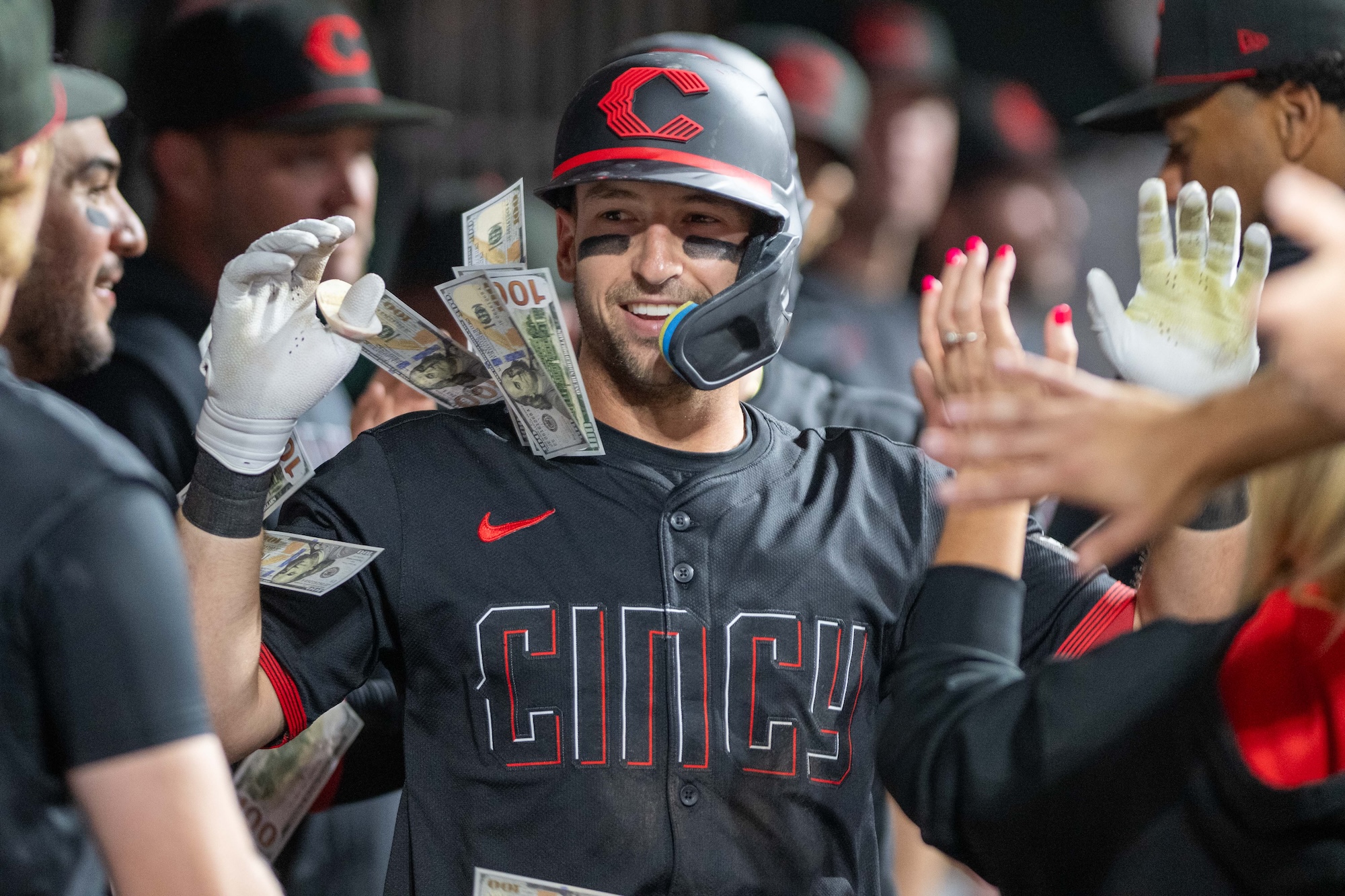 [PHOTOS] Reds Keep Wild Card Hopes Alive With 7-4 Win Over Cubs at GABP ...
