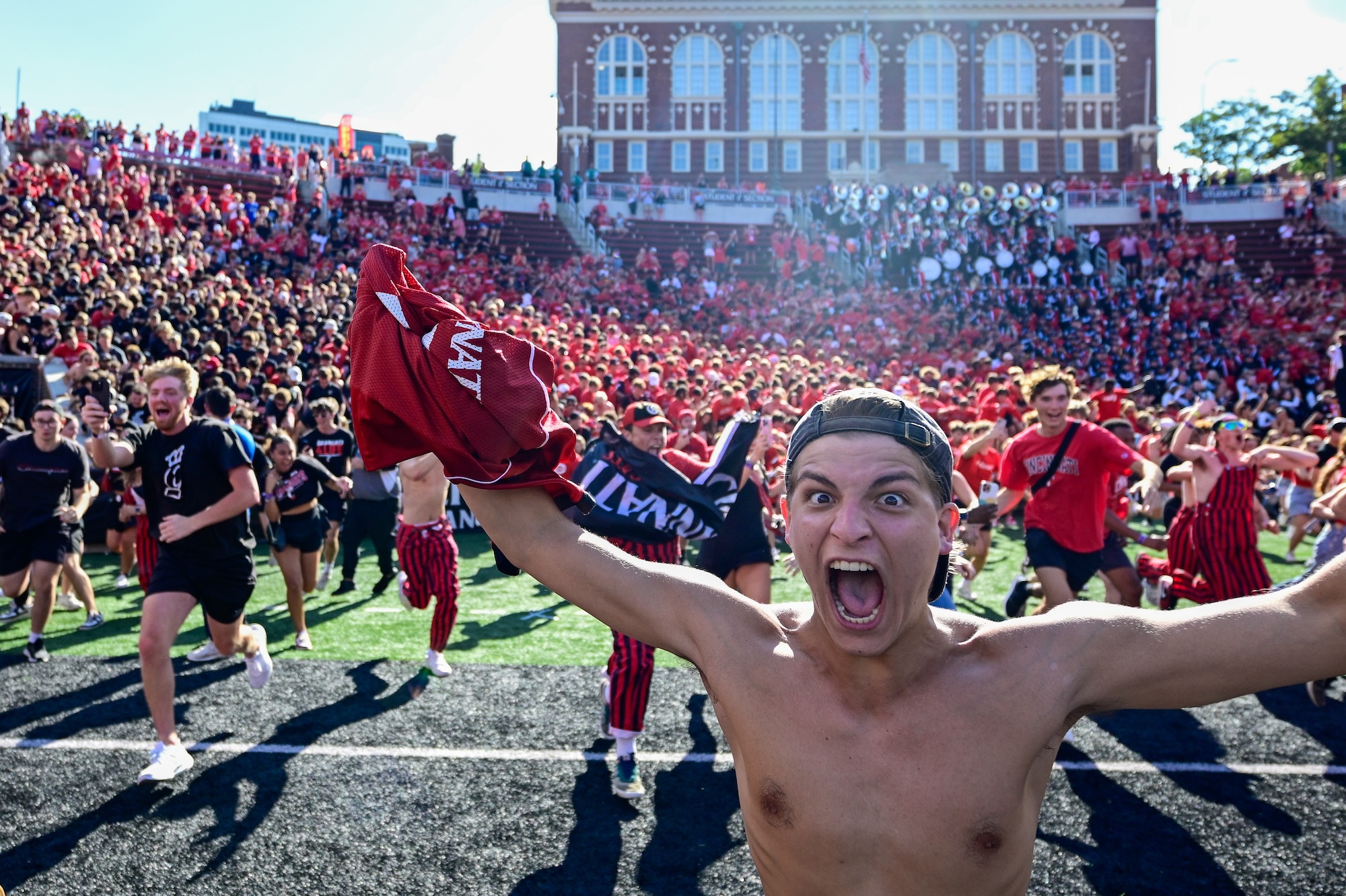 [PHOTOS] UC Bearcats Hand Iowa State Their First Loss of the Season ...