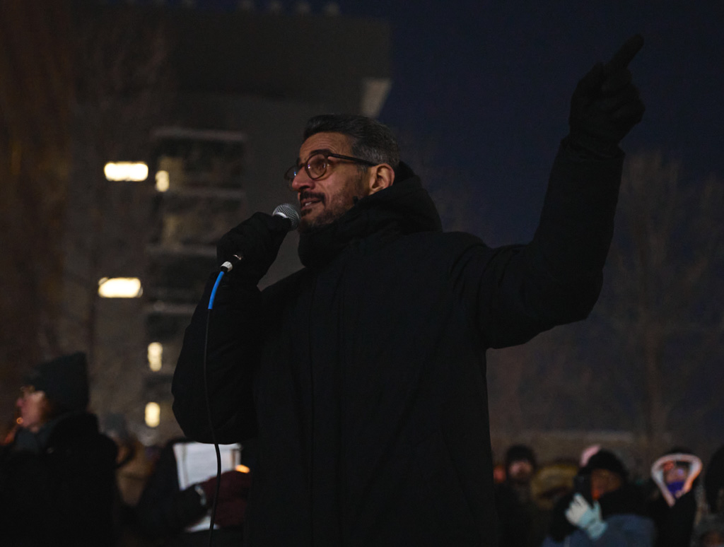 Photo: Community members gather for Alex Pretti vigil in Cincinnati ...